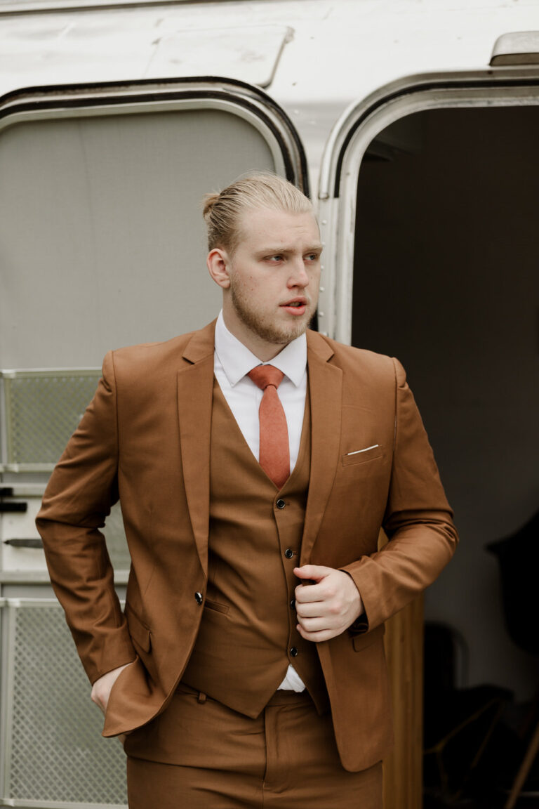 Barn South Wedding Venue Guide - Saturday Sun