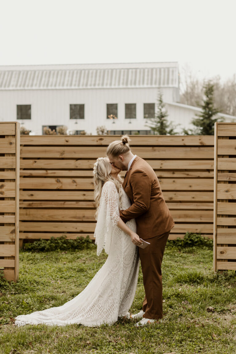 Barn South Wedding Venue Guide - Saturday Sun